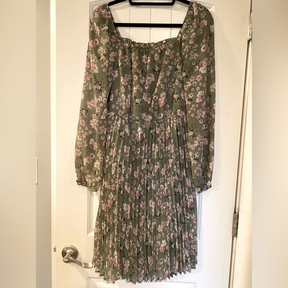 Lark+Grey | Dresses | Lark Grey Pleated Midi Dress | Poshmark